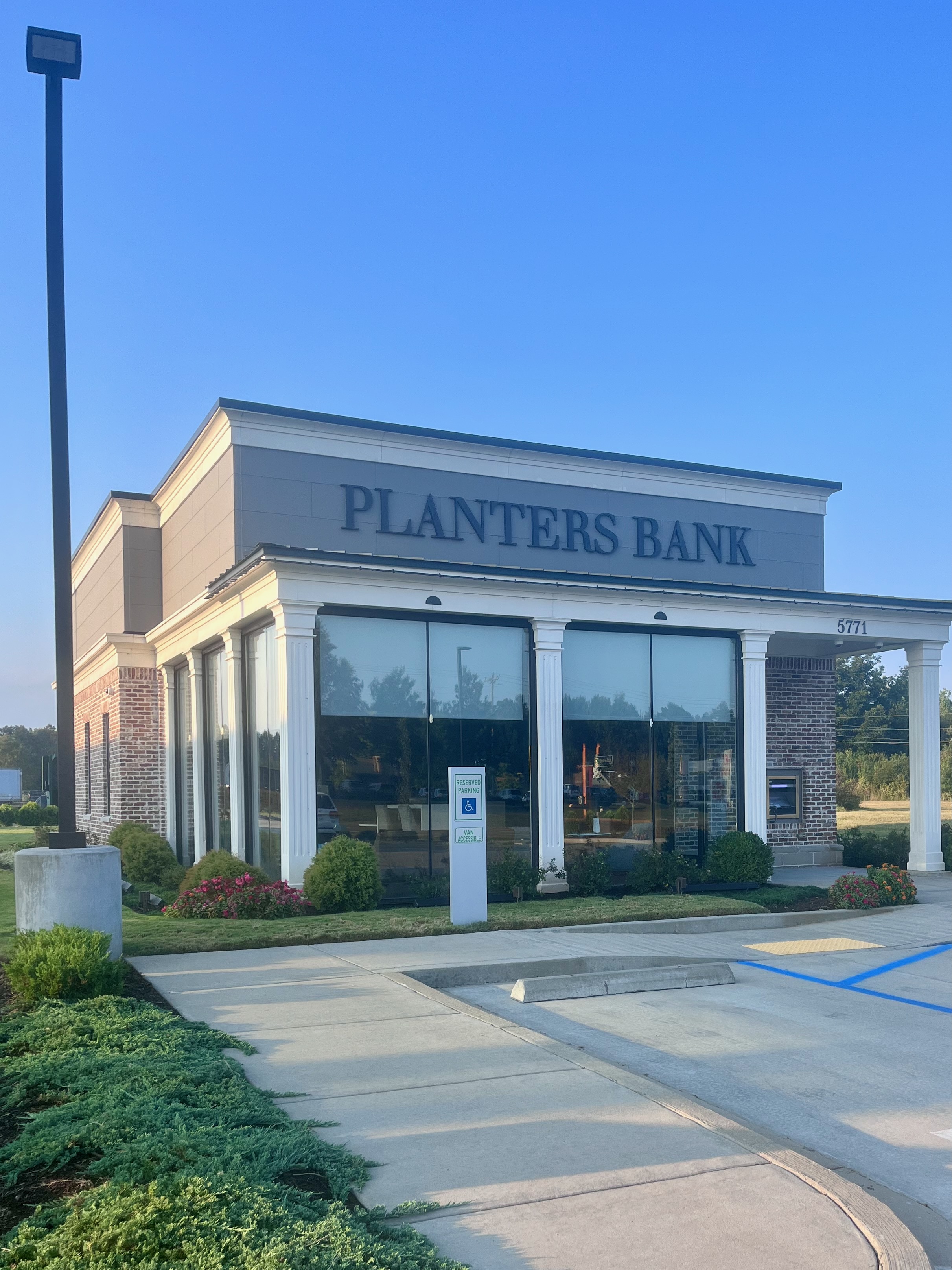 Locations | Planters Bank